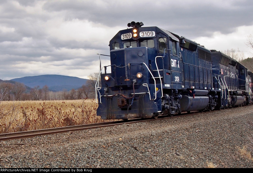 GMTX 3109 leads the North Bennington turn through Green's Crossing